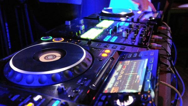 Silent Disco Headphones Supplier – Silent Sound System